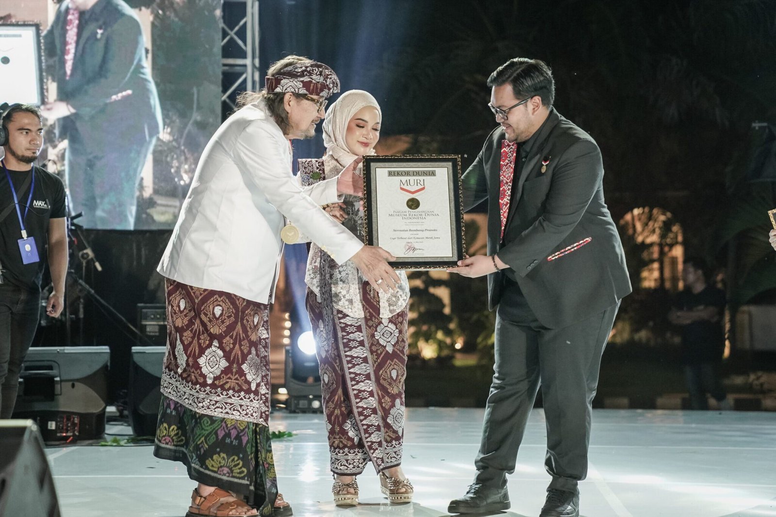 Kutus Kutus Luncurkan Logo Baru, Dapat Penghargaan Rekor MURI - Voks Radio